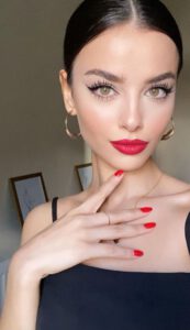 Siyah Saç İçin En Güzel Makyajlar - sacstilleri.com